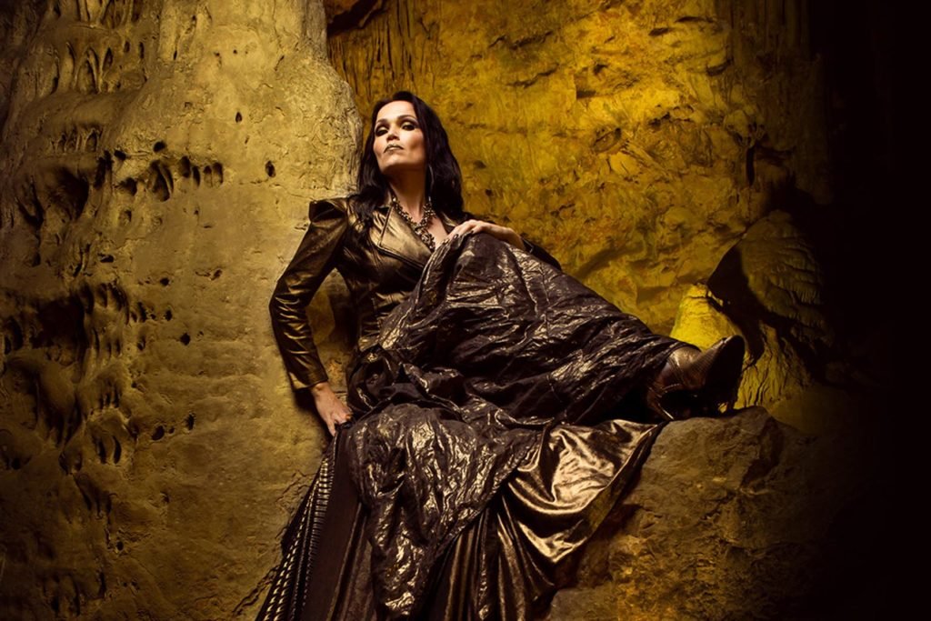 Tarja no descarta contar su salida de NIGHTWISH a través de un libro