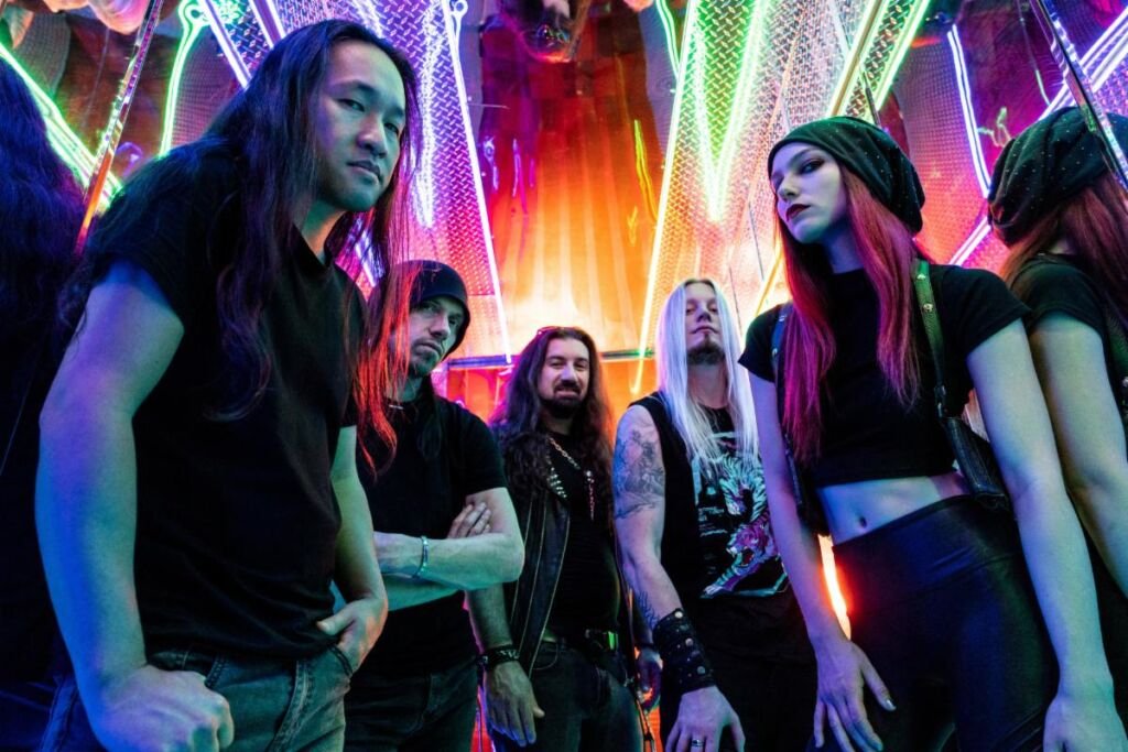 Dragonforce estrena versión de 'Doomsday Party' con Elize Ryd de Amaranthe