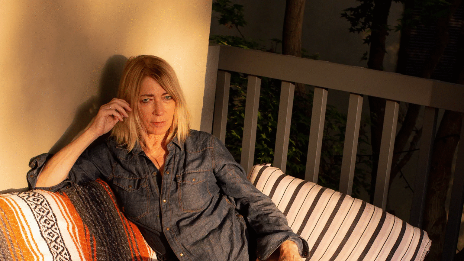 Kim Gordon lanza 'BYE BYE 25', un manifiesto contra la política de Trump